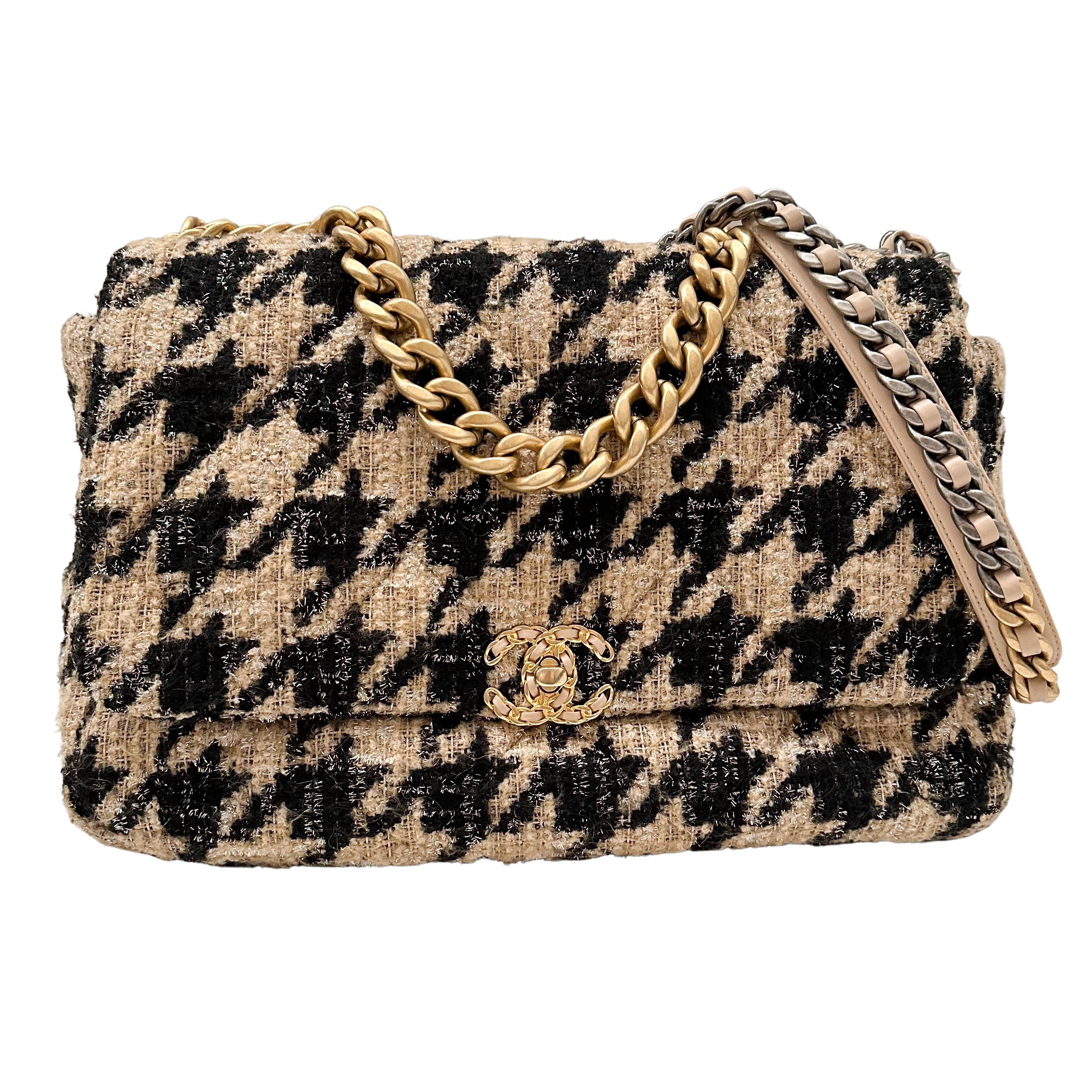 CHANEL CHANEL 19 Maxi Flap Bag in Beige Black Houndstooth Tweed | Dearluxe